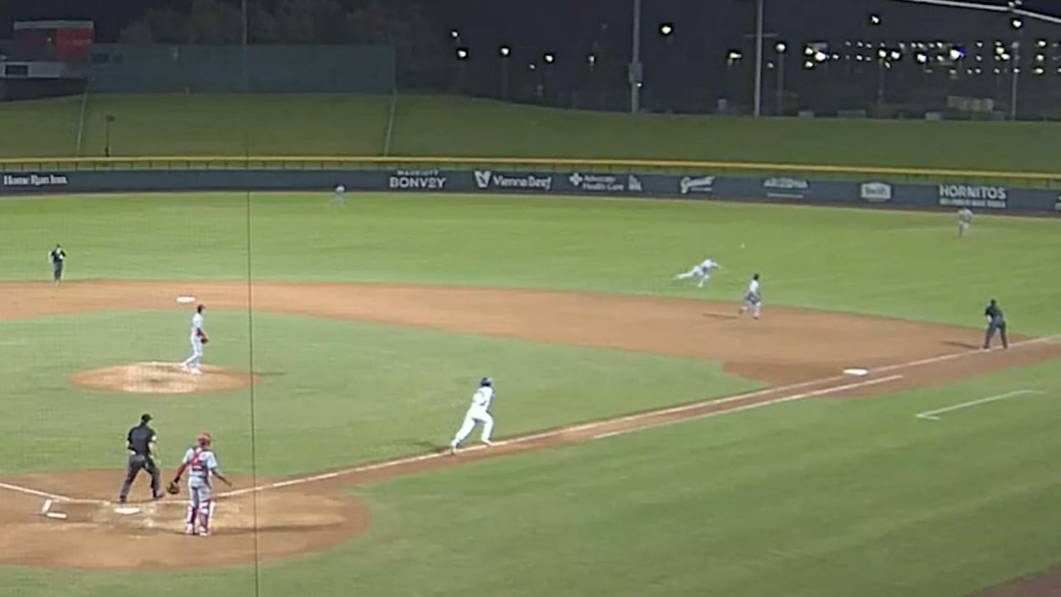 Oliver Dunn lays out for diving catch in 7th | 10/25/2023 ...