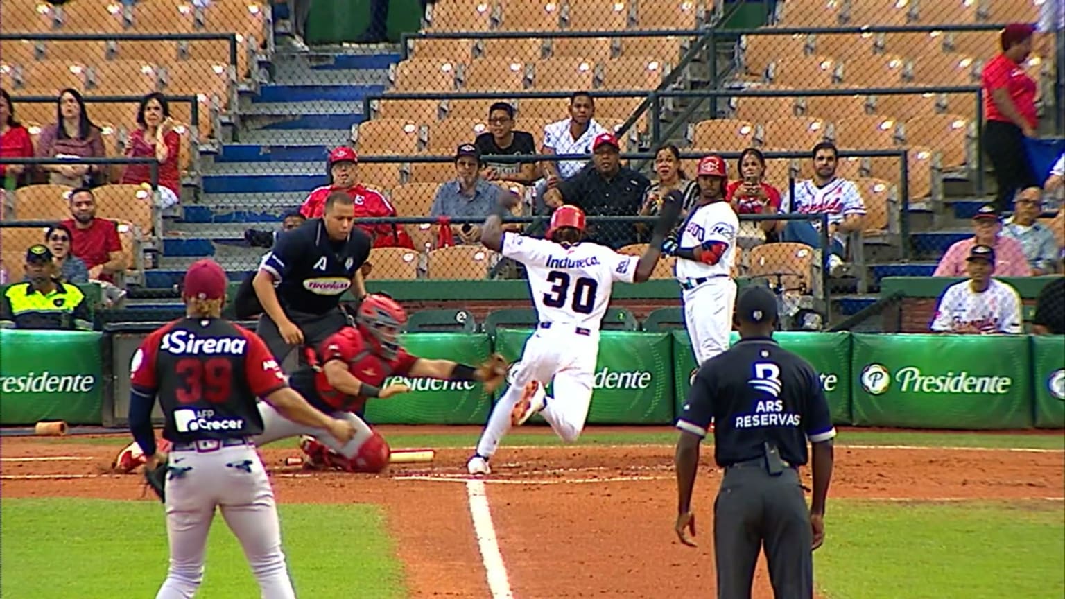 Steward Berroa impulsa en una jugada de selección | 08/12/2024 | Los ...