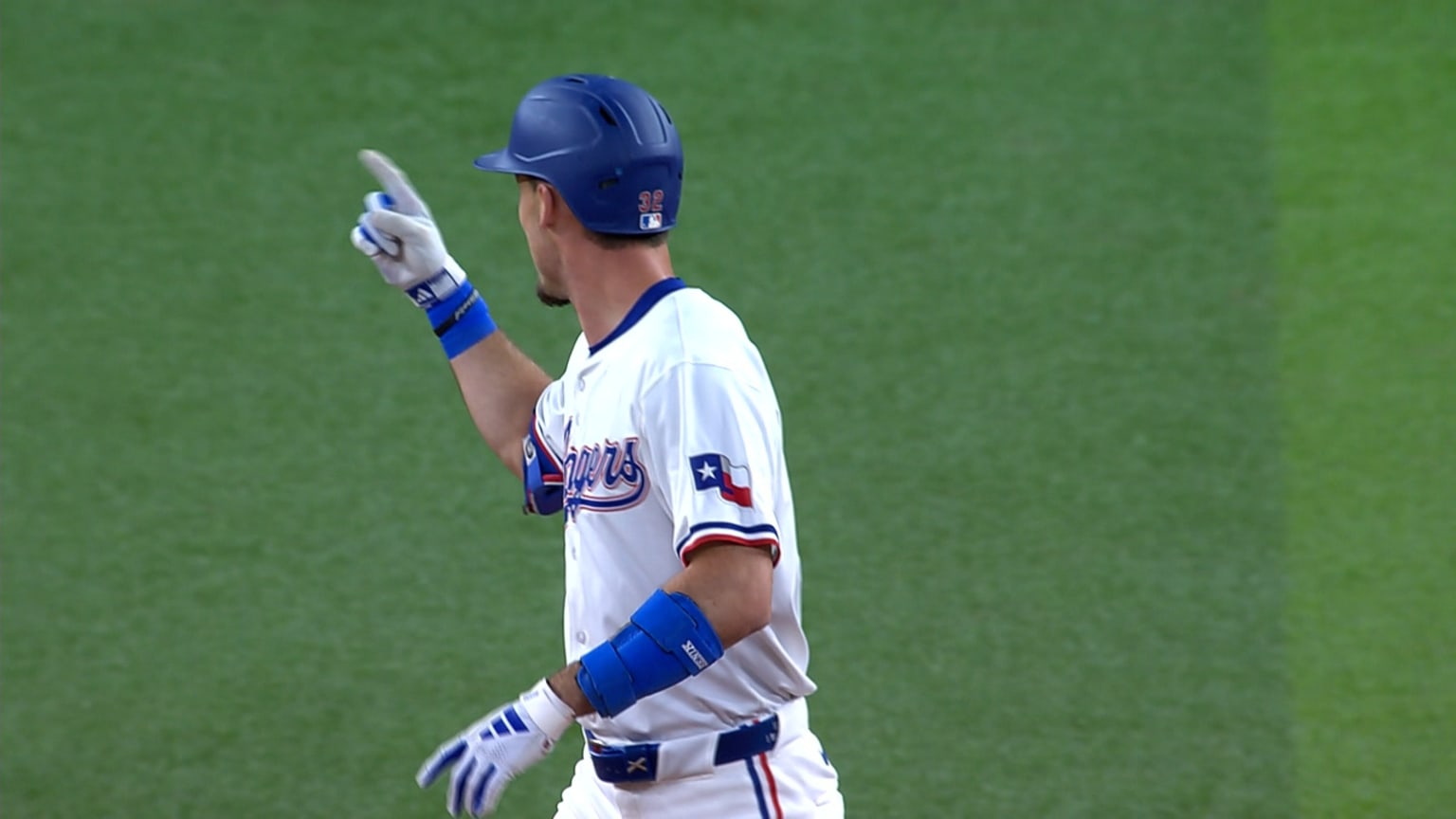 Evan Carter doubles after review | 04/06/2024 | Texas Rangers