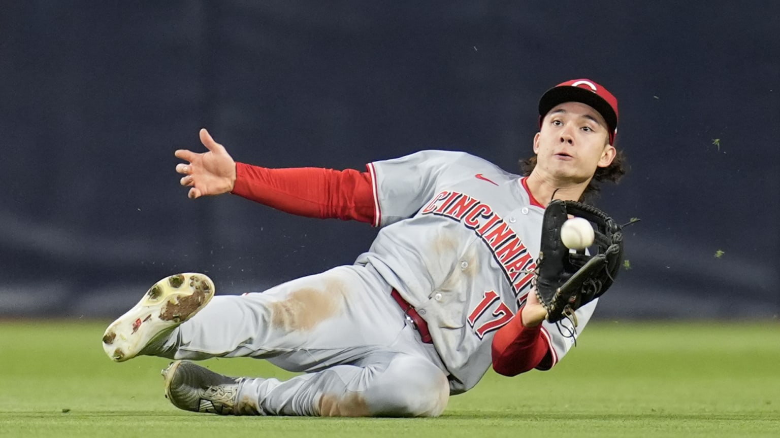 Fairchild's athletic catch | 04/30/2024 | Cincinnati Reds