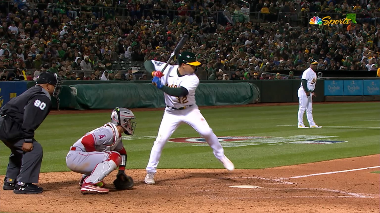 Aledmys Díaz hits a go-ahead single in the 8th inning | 03/30/2023 ...