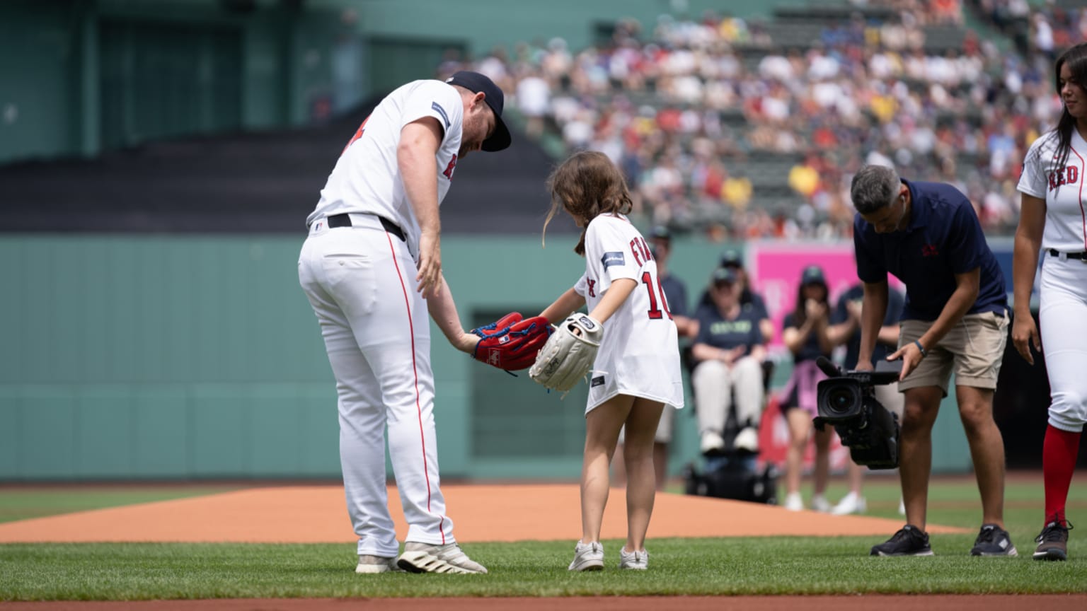 Red Sox honor Lou Gehrig, local ALS organizations | 06/02/2024 | Boston ...