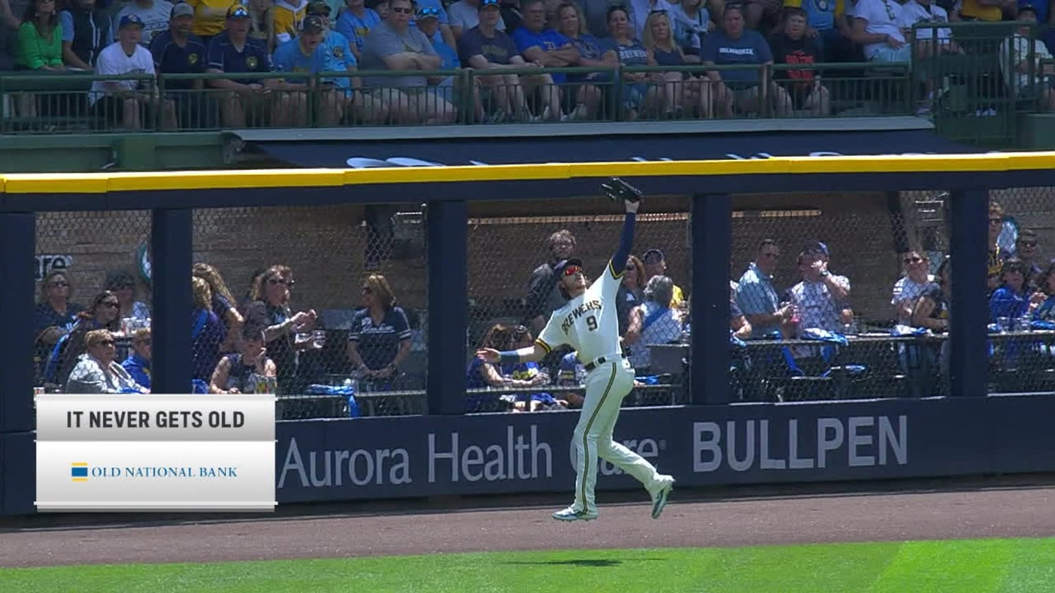 Brian Anderson makes a leaping catch in right field | 06/08/2023 ...