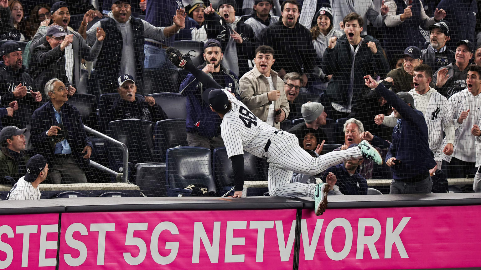 Anthony Rizzo makes the catch against the netting | 10/29/2024 | MLB.com