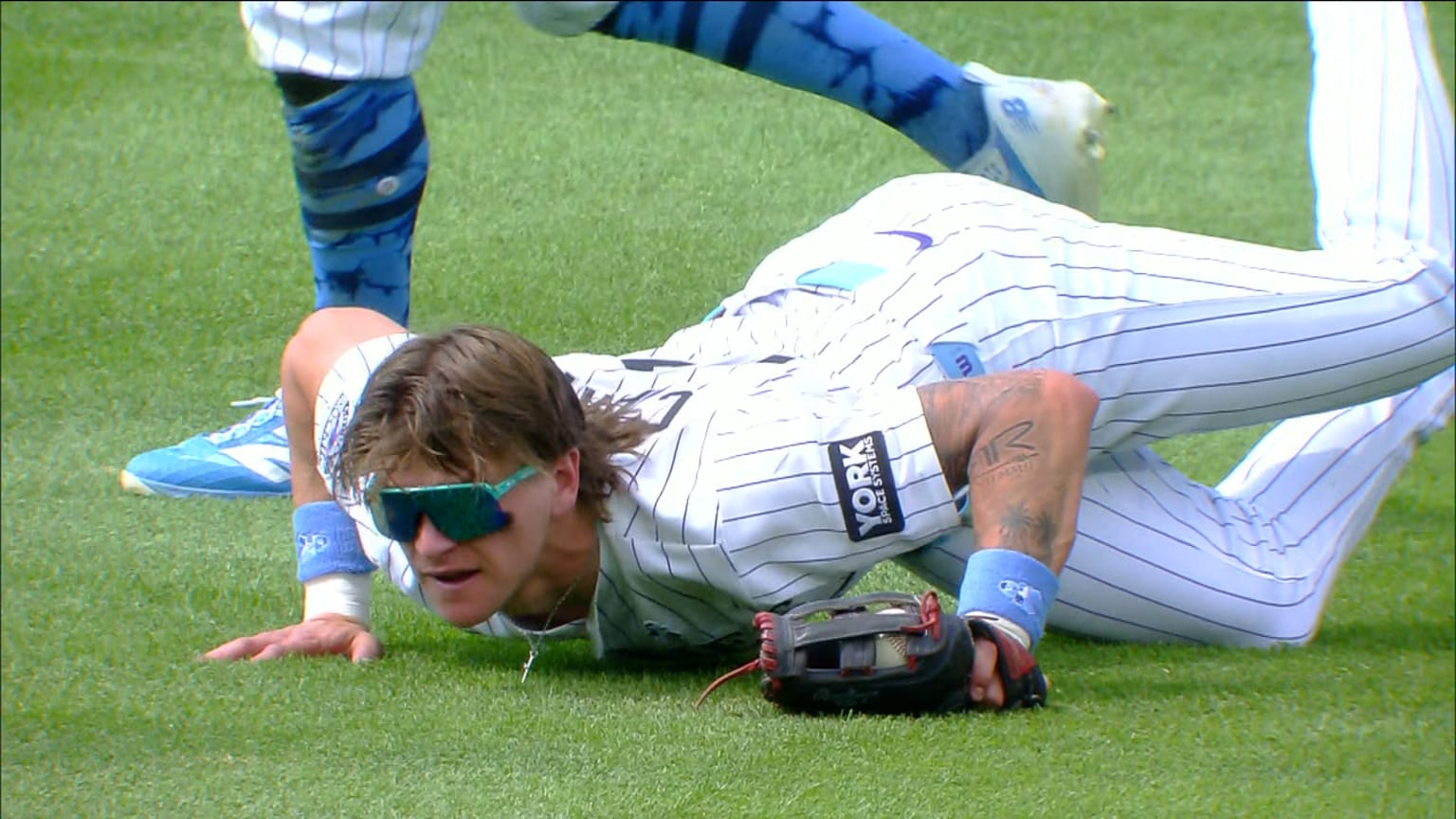 Cole Carrigg hace una impresionante atrapada | 21/06/2026 | Los Rockies ...