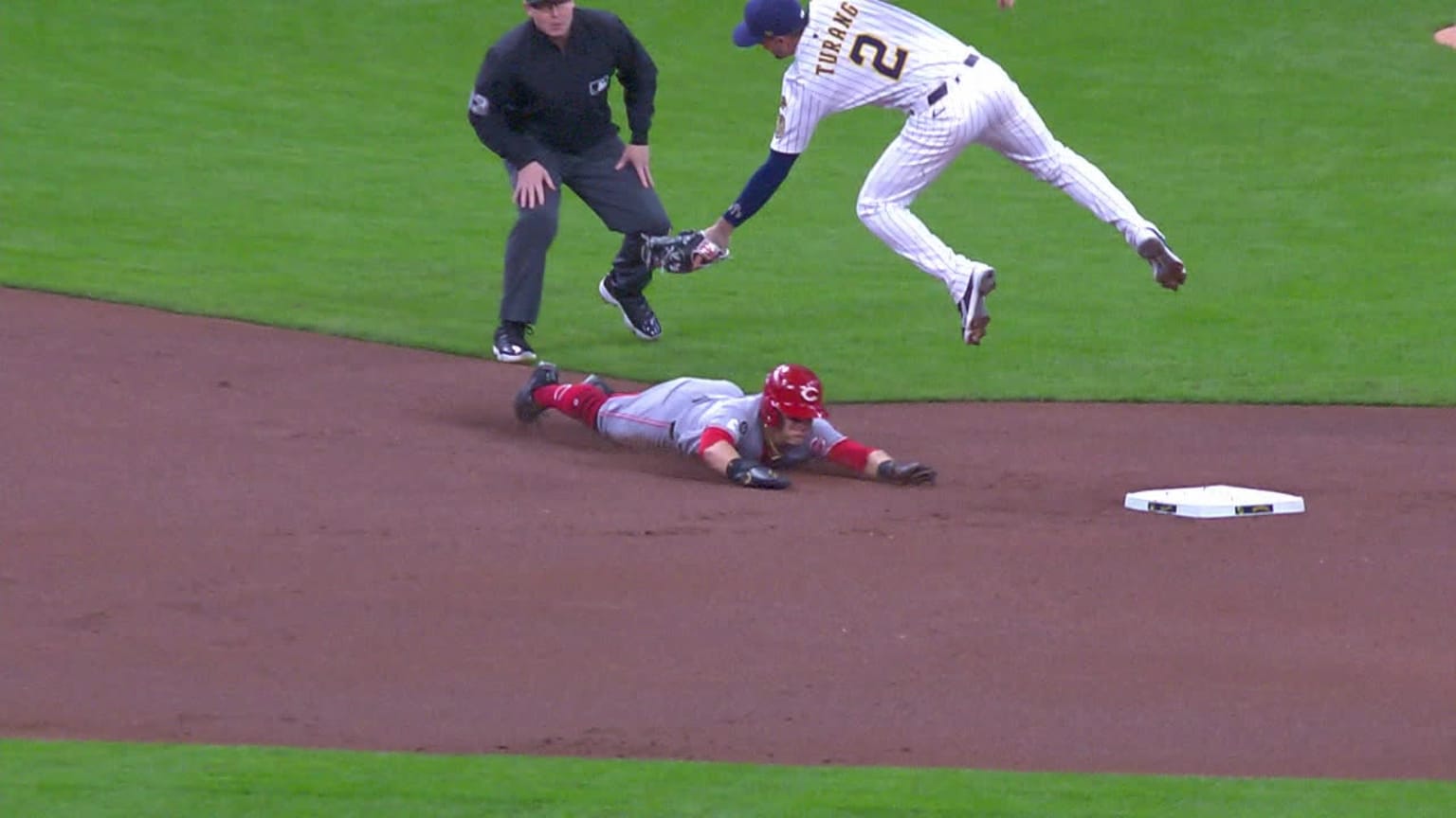 Brice Turang's athletic play at second | 04/05/2025 | Milwaukee Brewers
