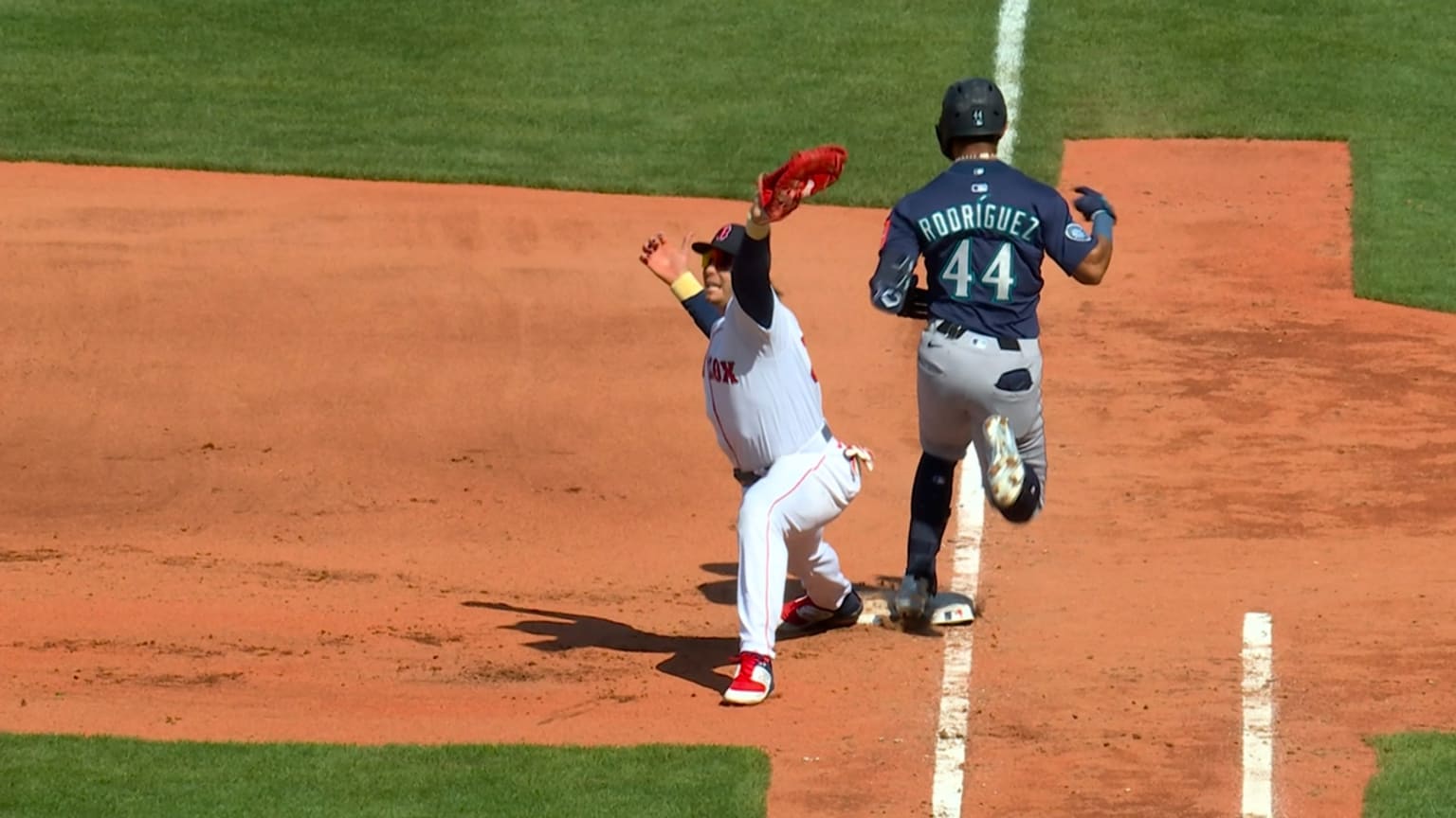 Julio Rodríguez is awarded single after review | 04/24/2025 | New York Mets