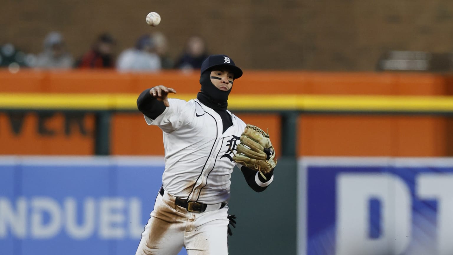 Javier Báez makes a sweet diving play | 04/12/2024 | Detroit Tigers
