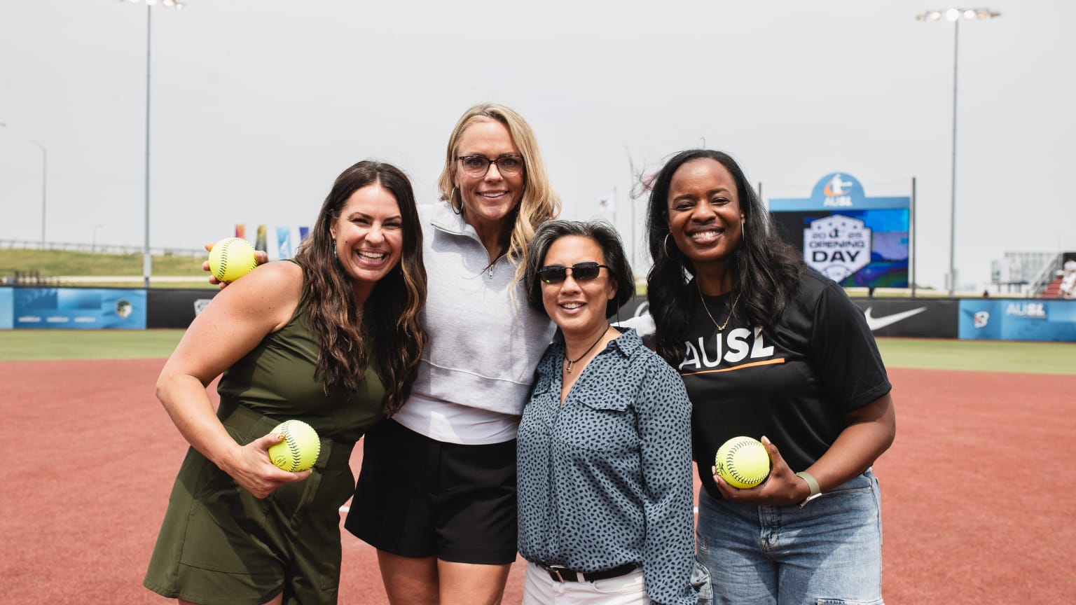 Softball legends throw first pitches to kick off AUSL | 06/07/2025 ...