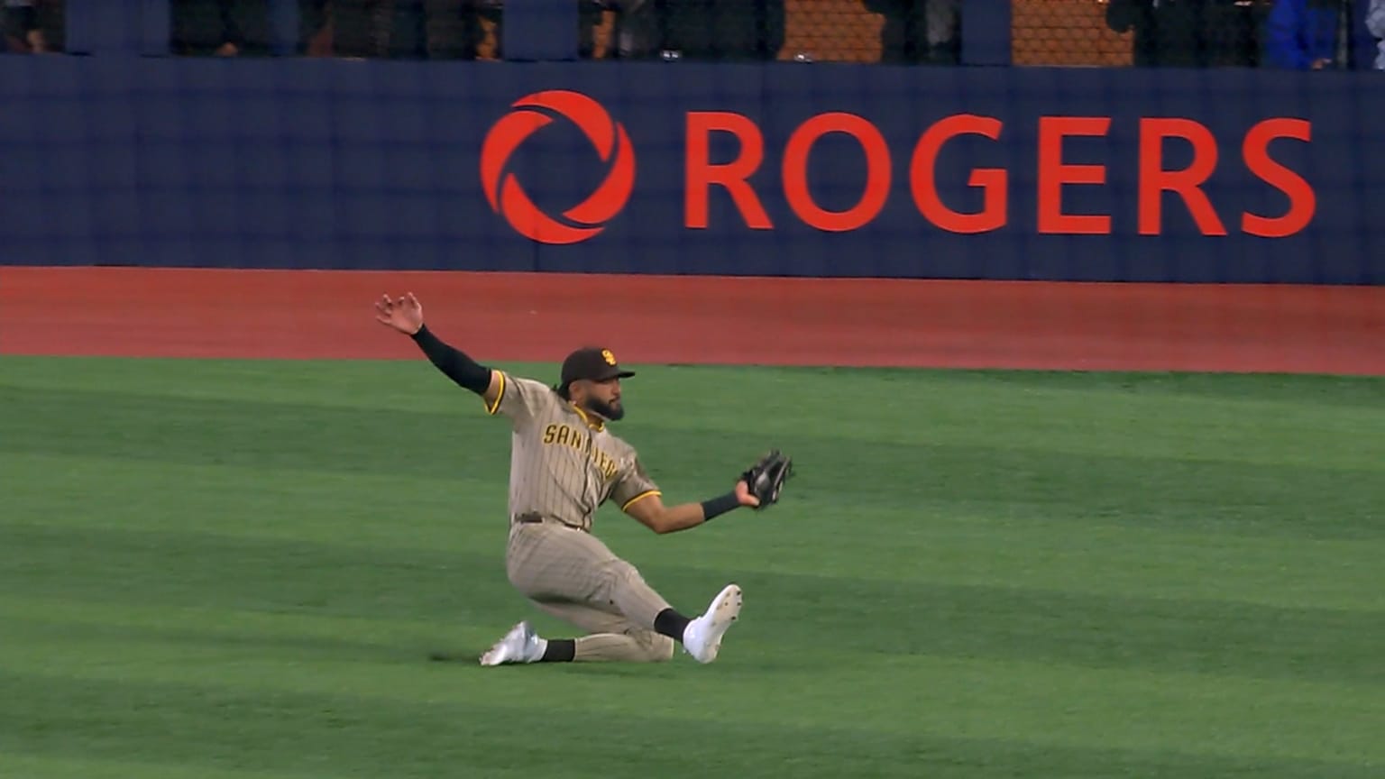 Fernando Tatis Jr.'s sliding catch | 05/21/2025 | MLB.com