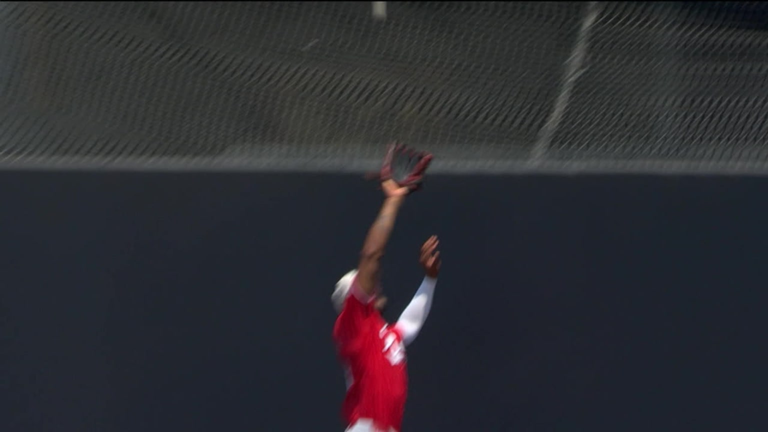 Will Benson's crashing catch at the wall | 07/04/2024 | Cincinnati Reds