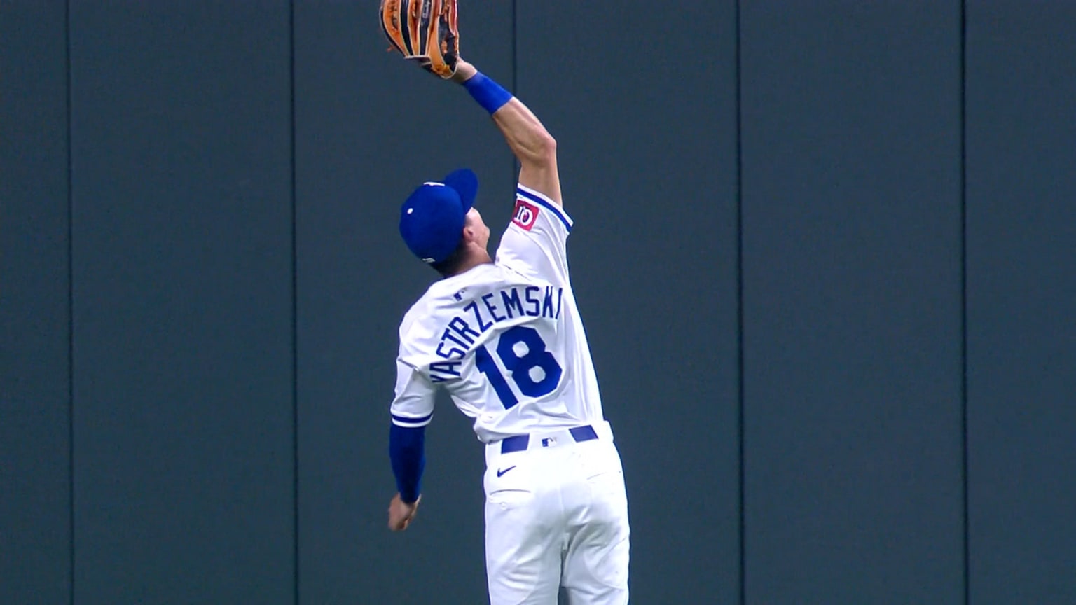 Mike Yastrzemski's running grab | 09/03/2025 | MLB.com