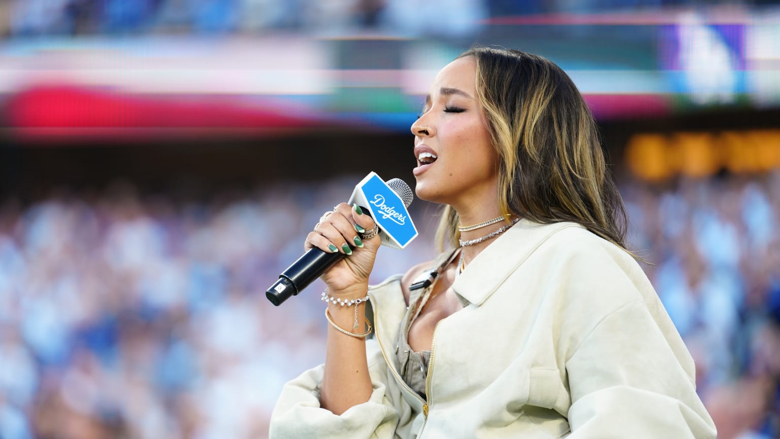 Tinashe sings the U.S. National Anthem | 10/28/2025 | Los Angeles Dodgers