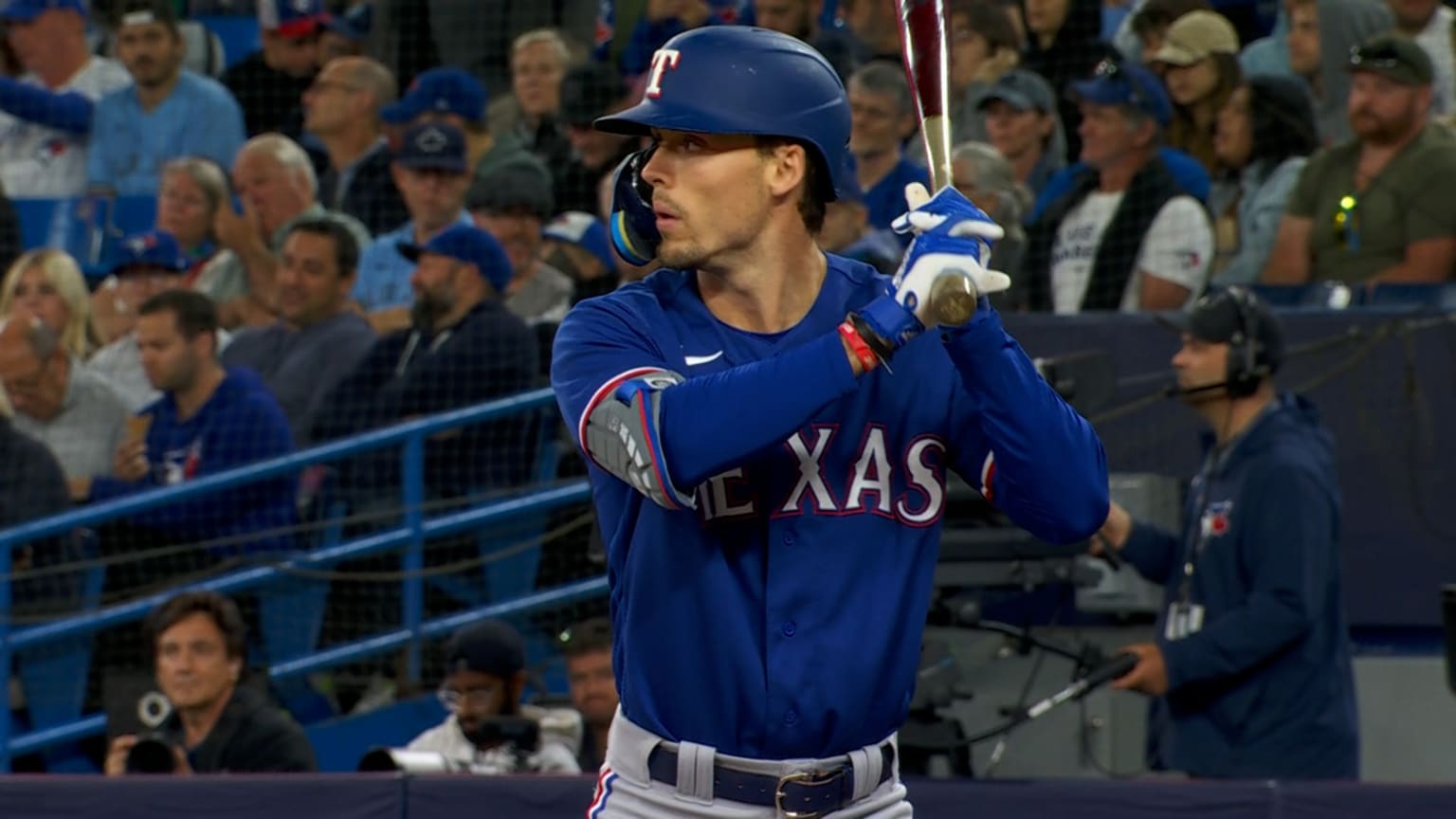 Evan Carter knocks an RBI single, extends lead | 09/13/2023 | Texas Rangers