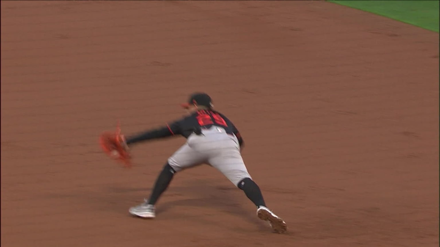 Ramón Urías atrapa el lineazo de Mickey Moniak | 22/04/2024 | Los ...