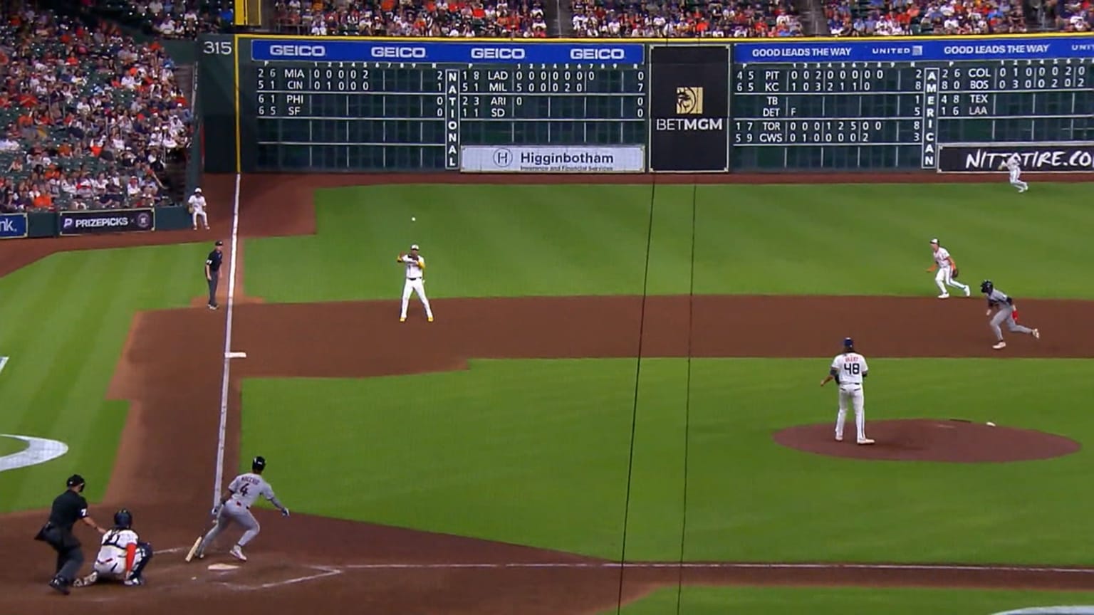 Brayan Rocchio pega doble de dos carreras | 07/07/2025 | Lasmayores.com