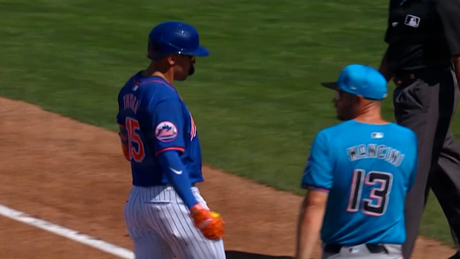 Tyrone Taylor drives an RBi single to center field | 02/27/2024 | New ...