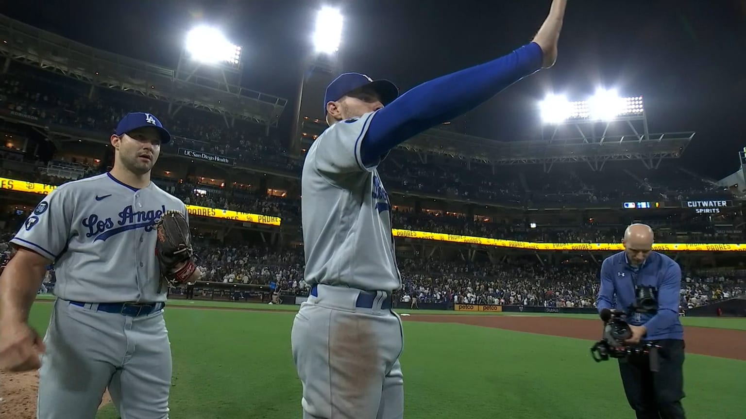 Kahnle locks up Dodgers' 1-0 win on a Kim groundout | 09/28/2022 | Los Angeles Dodgers