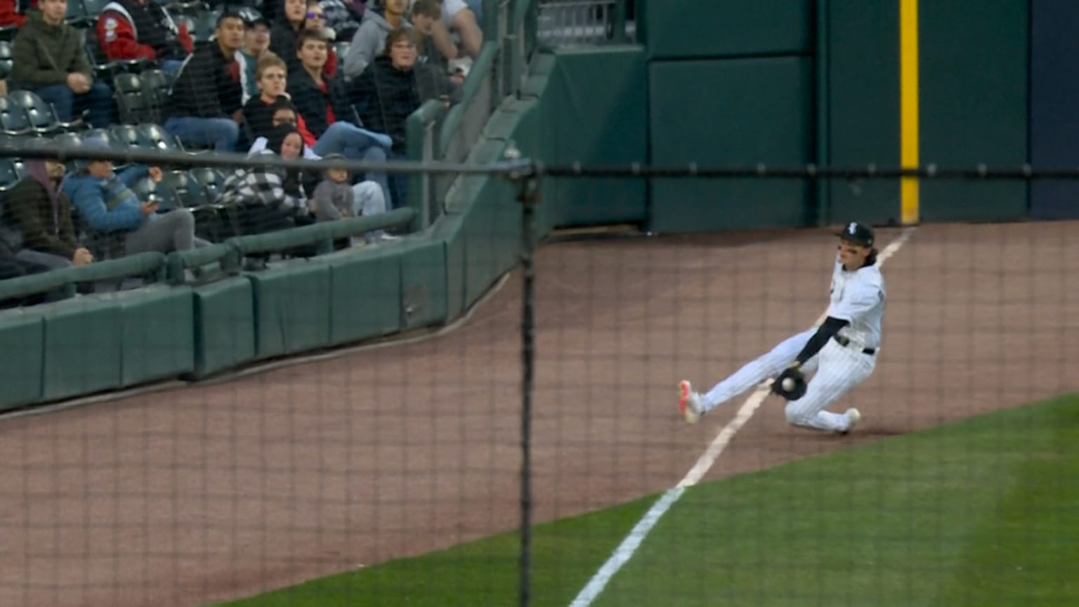 Brooks Baldwin turns two after great catch | 04/16/2025 | Chicago White Sox