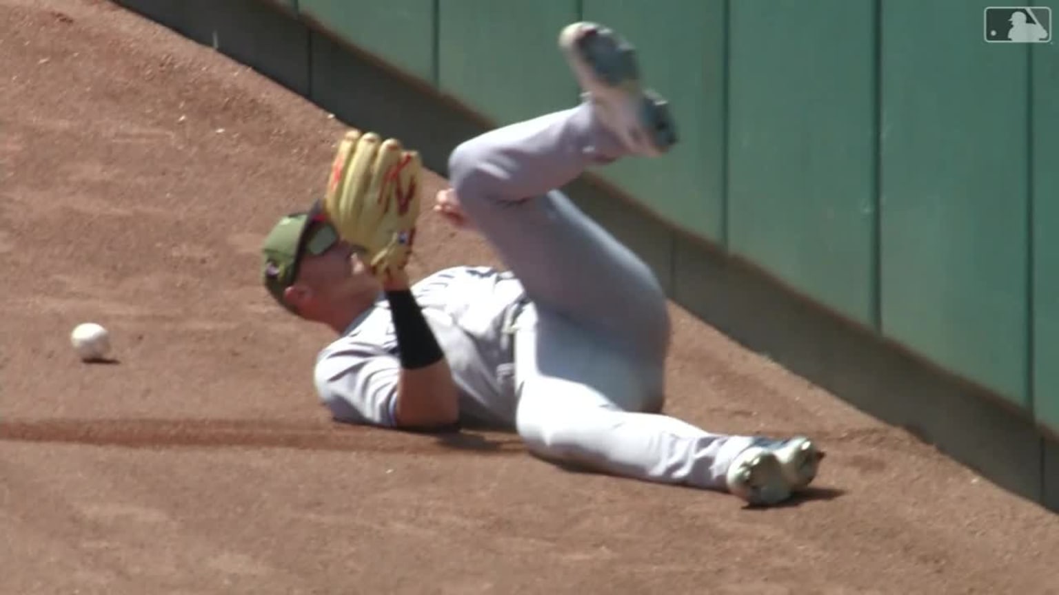 Steer's foul ball overturned for an RBI double | 21/05/2023 | Los ...