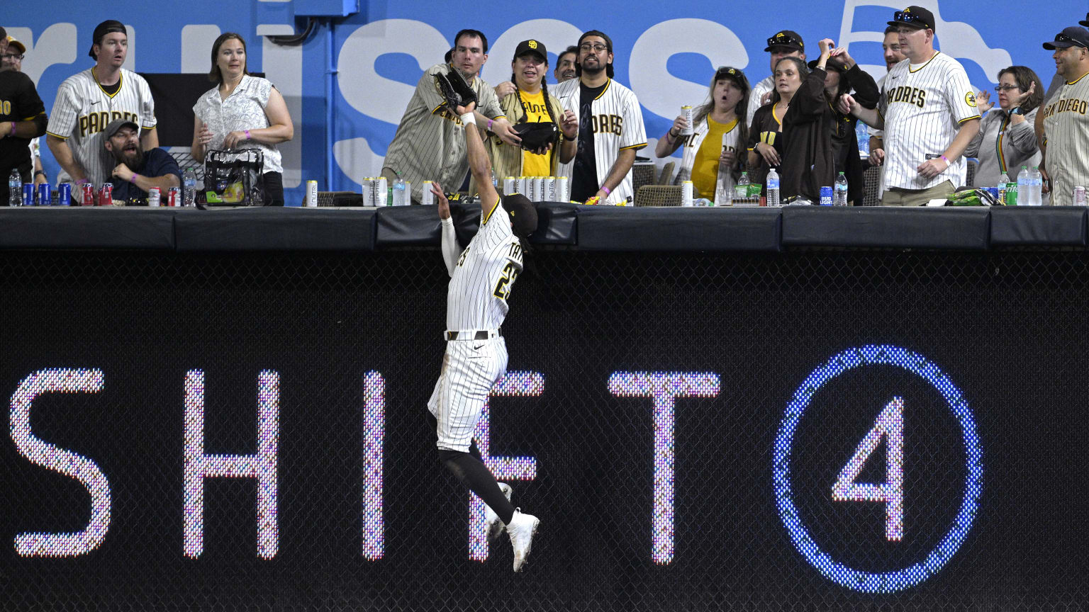Fernando Tatis Jr.'s leaping catch | 07/08/2025 | MLB.com
