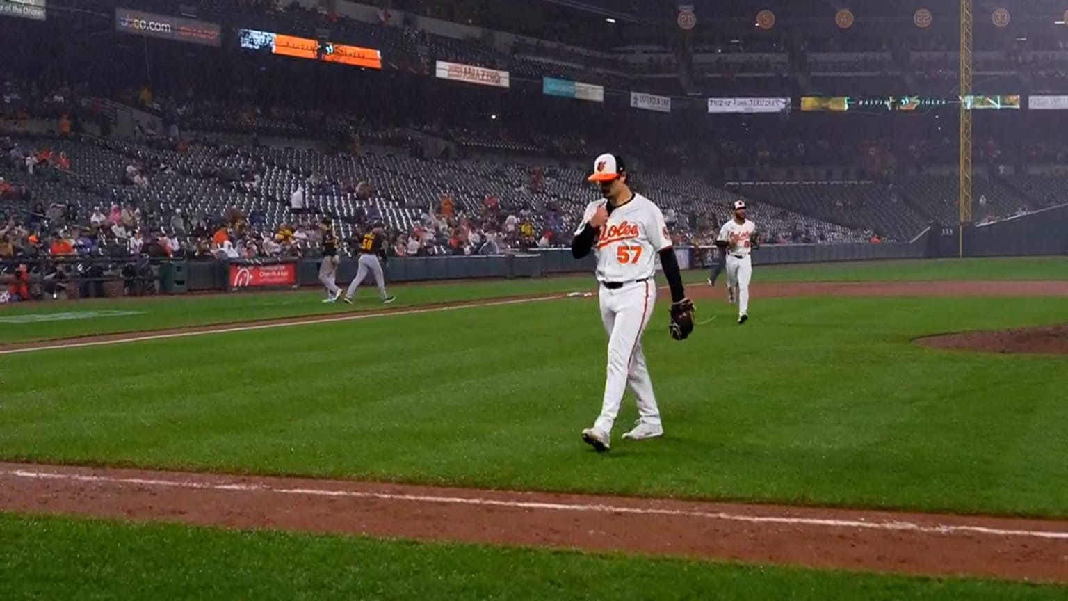 Kade Strowd sidesteps trouble in the 8th | 09/10/2025 | Baltimore Orioles