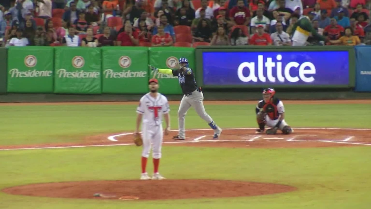 Rojas Jr. empata juego con HR | 18/11/2023 | Lasmayores.com