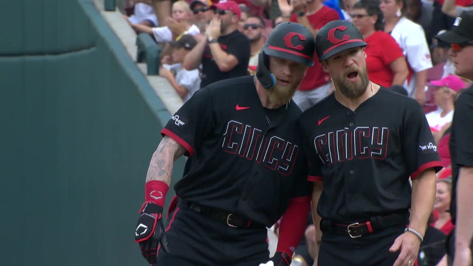 Jake Fraley smacks an RBI single to right-center | 06/30/2023 ...