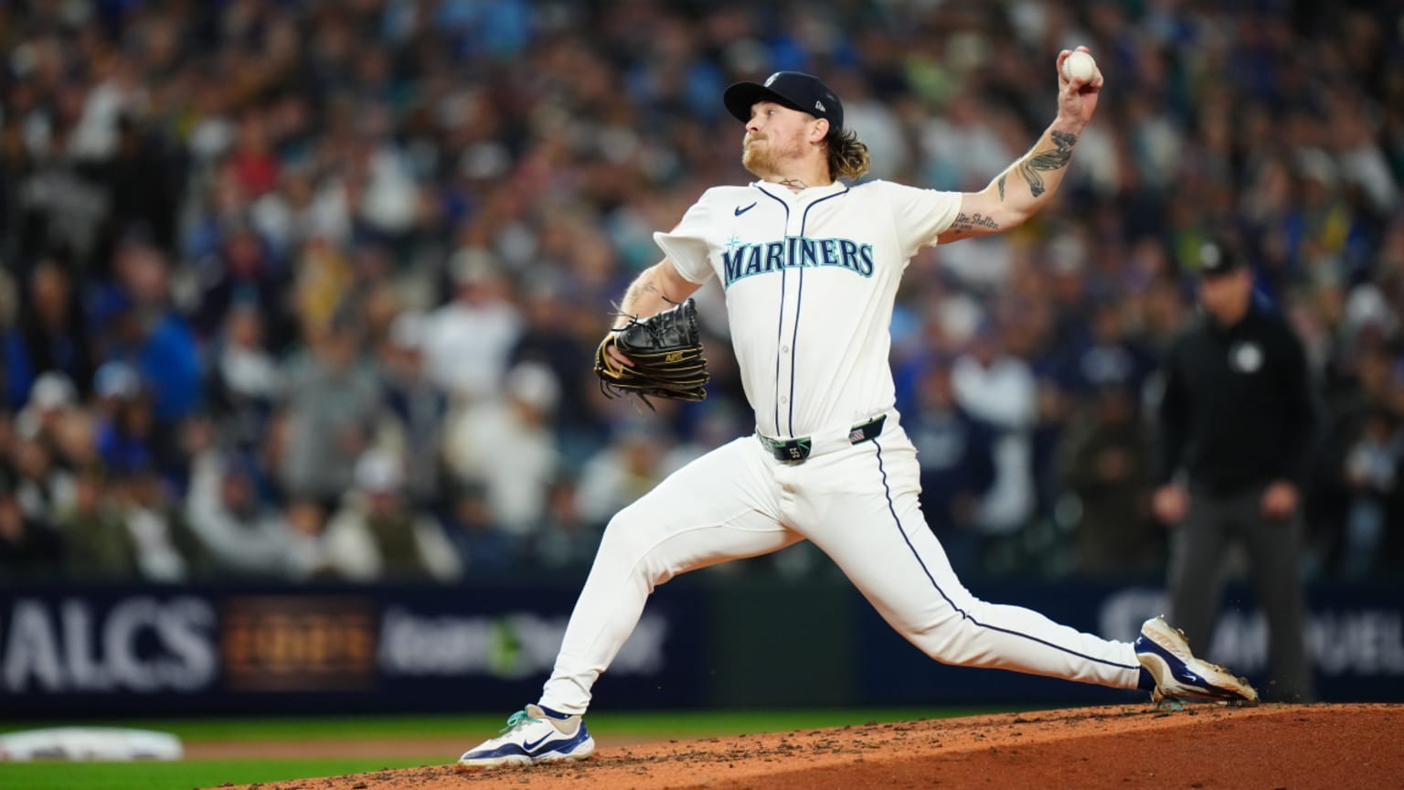 Gabe Speier limits damage in the 3rd | 10/16/2025 | Seattle Mariners