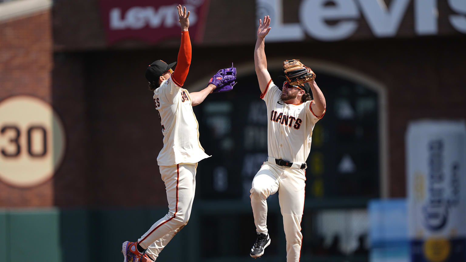 Ryan Walker seals the Giants' 6-3 win | 05/03/2025 | San Francisco Giants