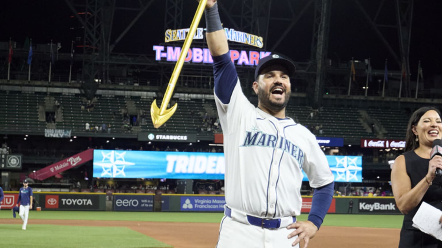 Eugenio Suárez on first homer back with Mariners | 05/08/2025 | Los ...