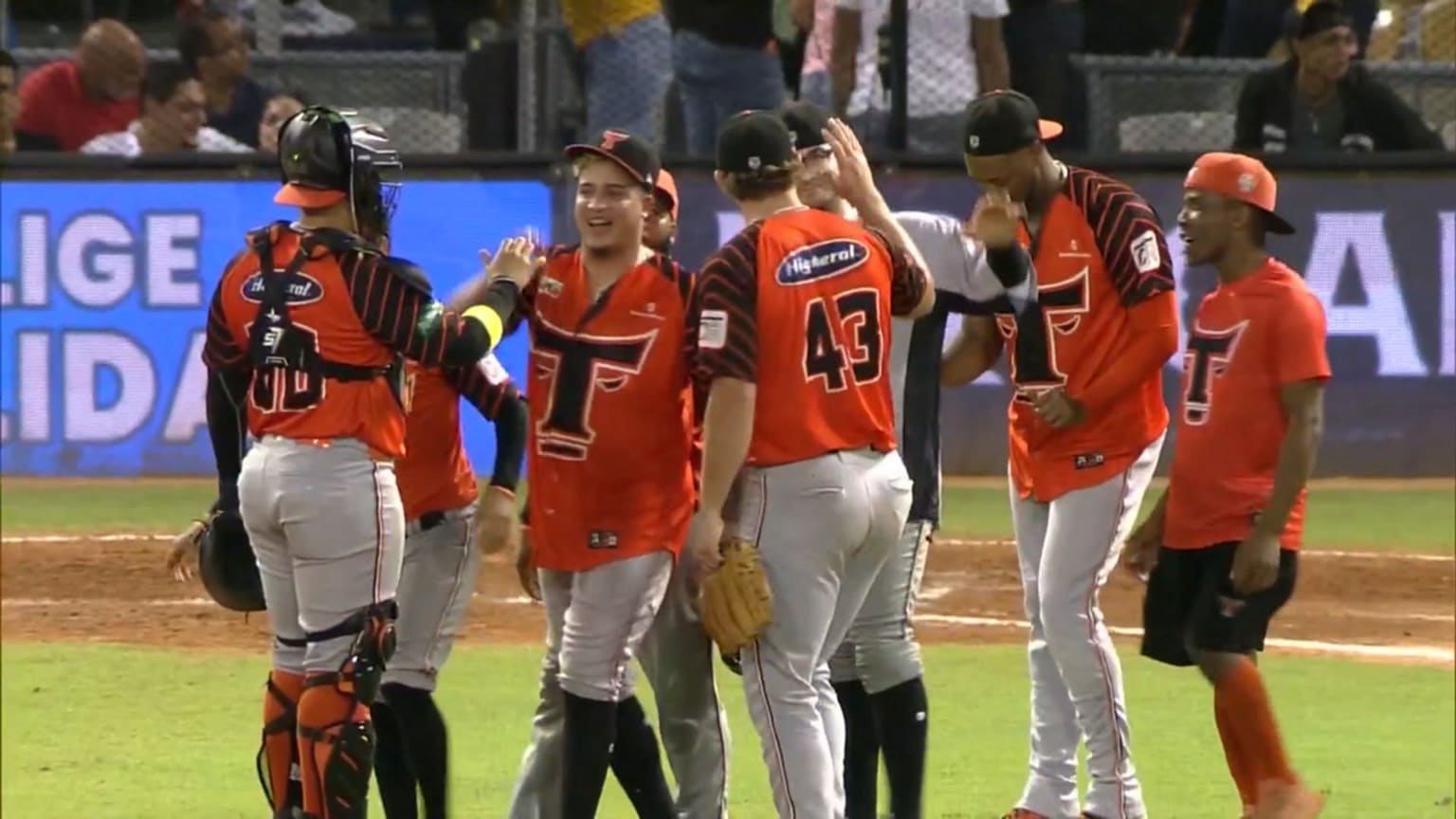 Toros escalan el 2do lugar en el Round Robin | 15/01/2026 | Lasmayores.com