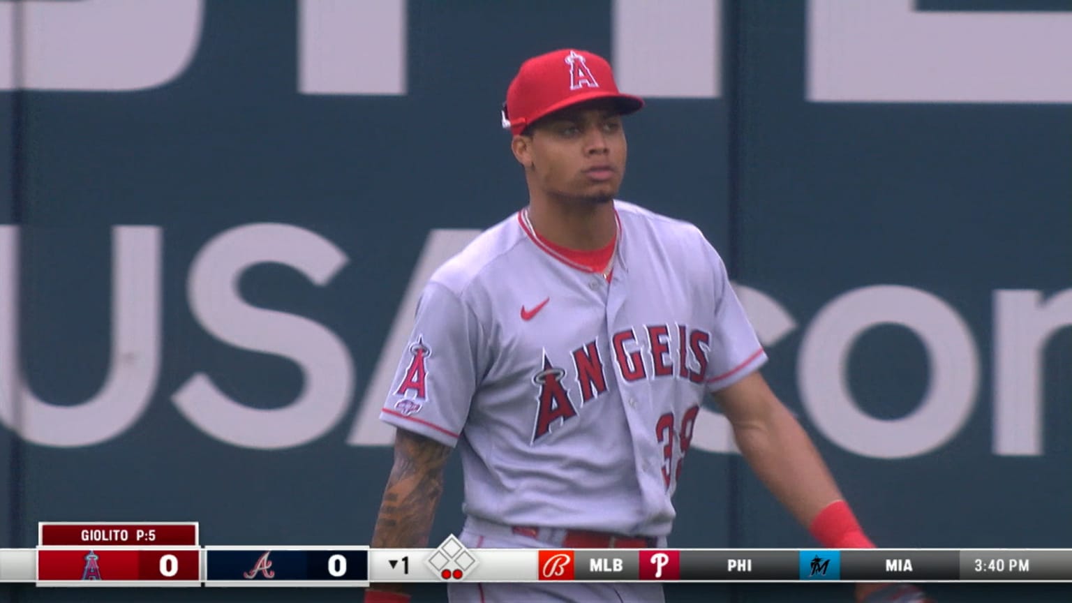 Adams makes his first big league catch | 08/02/2023 | Los Angeles Angels