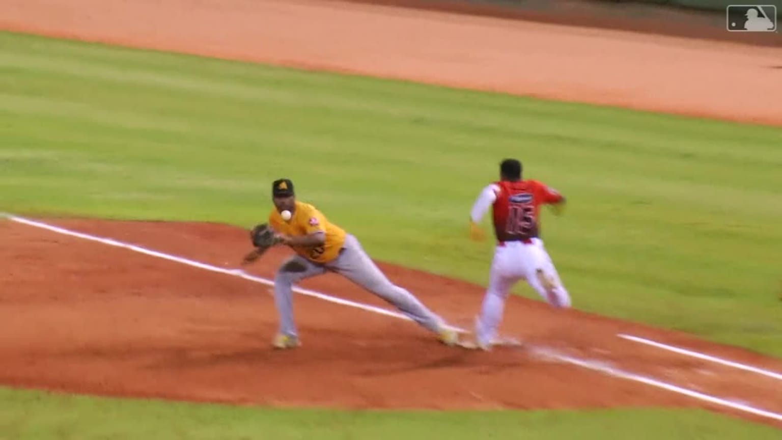 Pablo Reyes conecta un toque perfecto en la 7ma | 10/12/2023 | Los Red ...