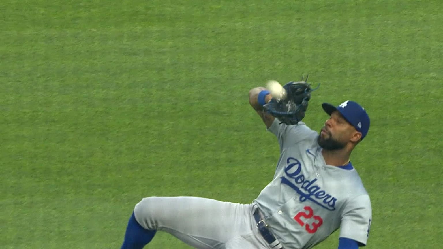 Jason Heyward's smooth sliding catch | 06/05/2024 | Los Angeles Dodgers