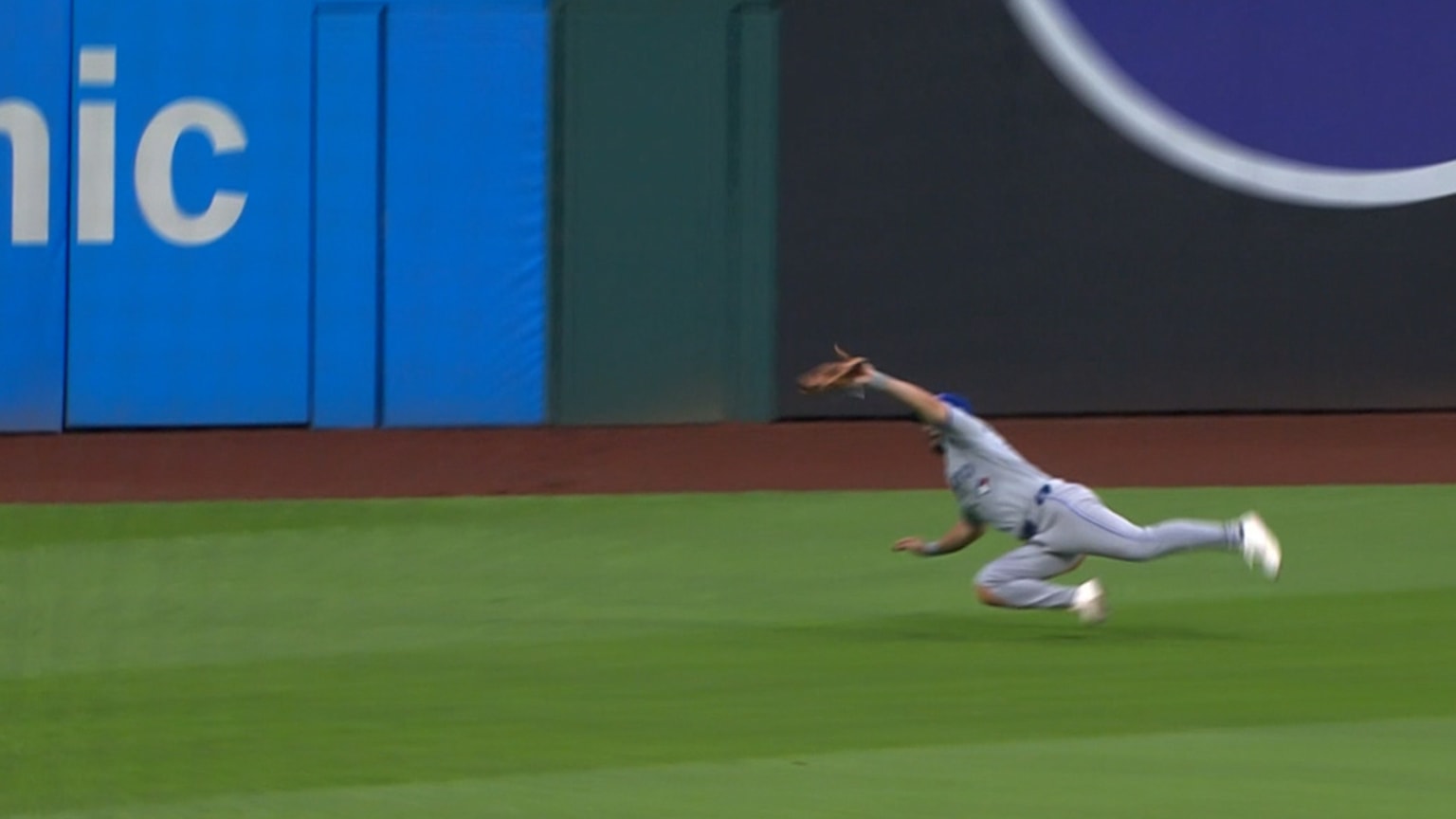 Davis Schneider's diving catch | 06/21/2024 | Toronto Blue Jays