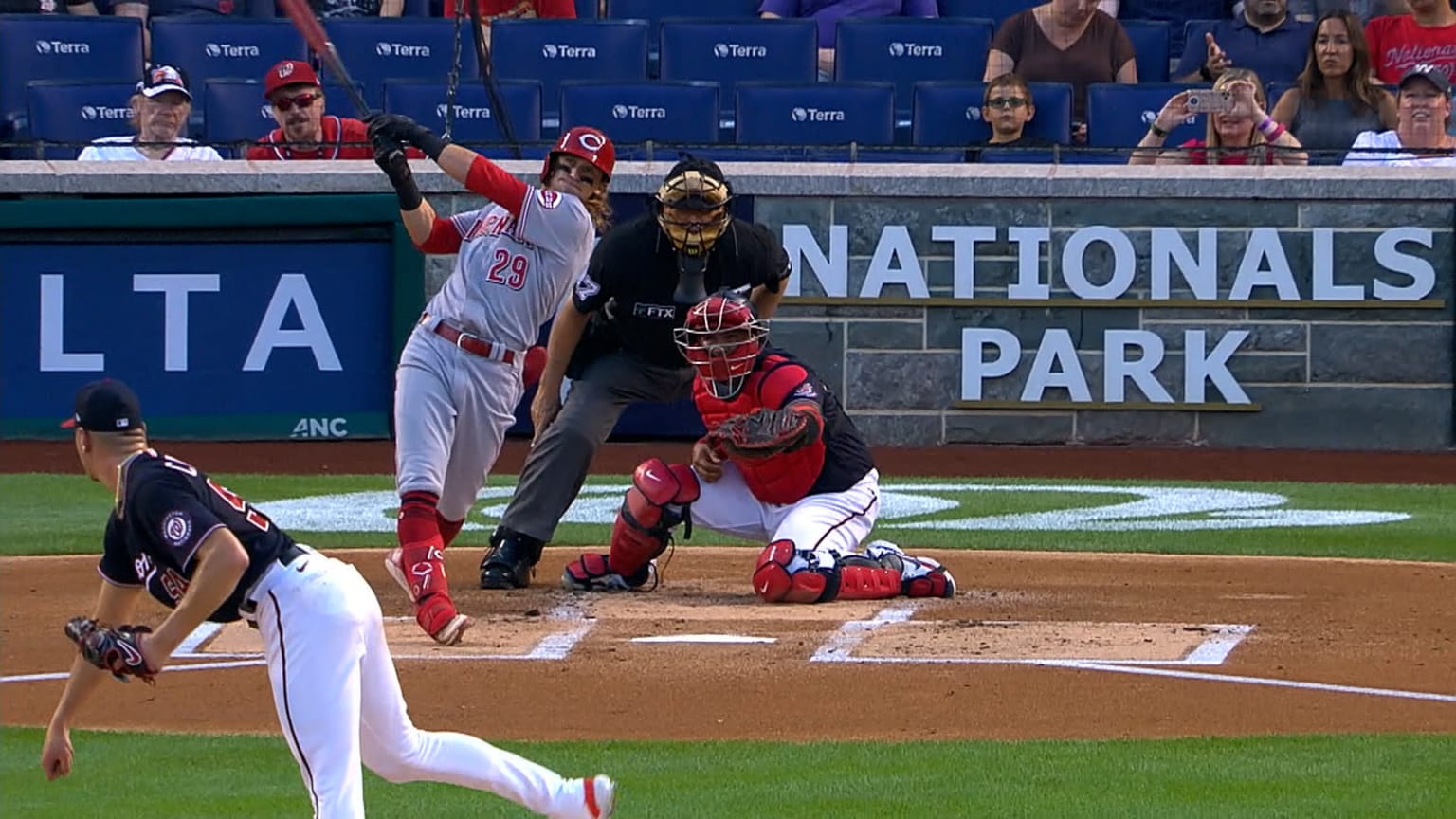 TJ Friedl doubles to center field to score Solano | 08/26/2022 ...