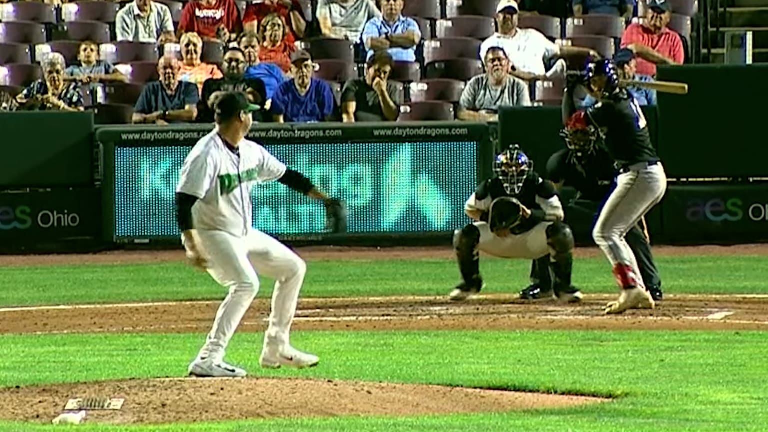 Zach Maxwell freezes a hitter to limit the threat | 24/08/2023 | Los ...