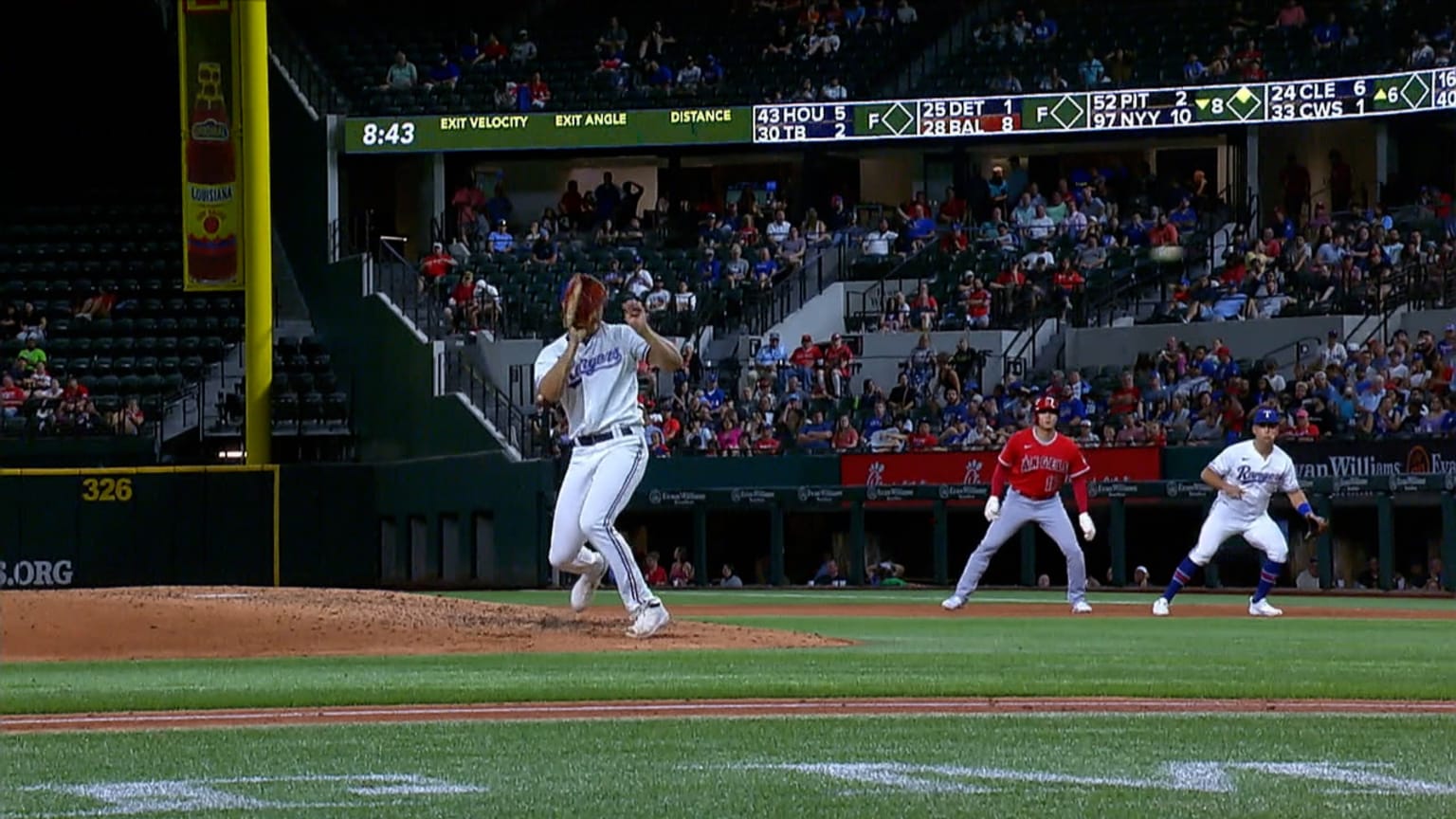Burke catches comebacker, fires to 1st for DP | 09/21/2022 | MLB.com