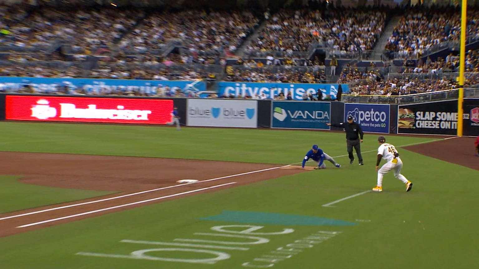 Michael Busch slides, tosses to first base | 04/28/2026 | MLB.com