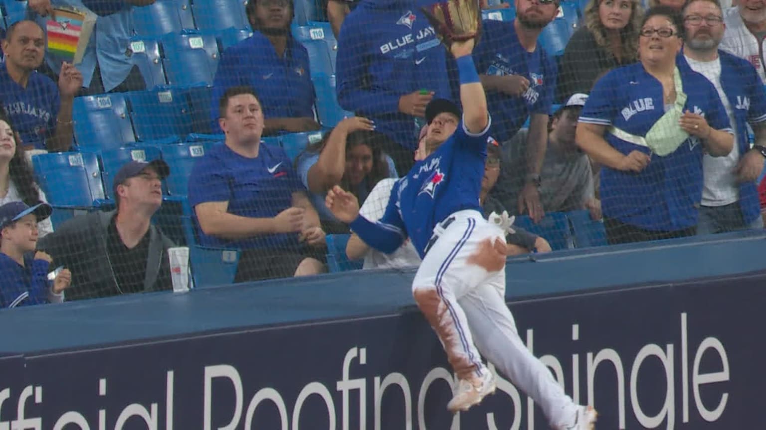 Daulton Varsho makes a nice leaping catch | 06/05/2023 | Toronto Blue Jays