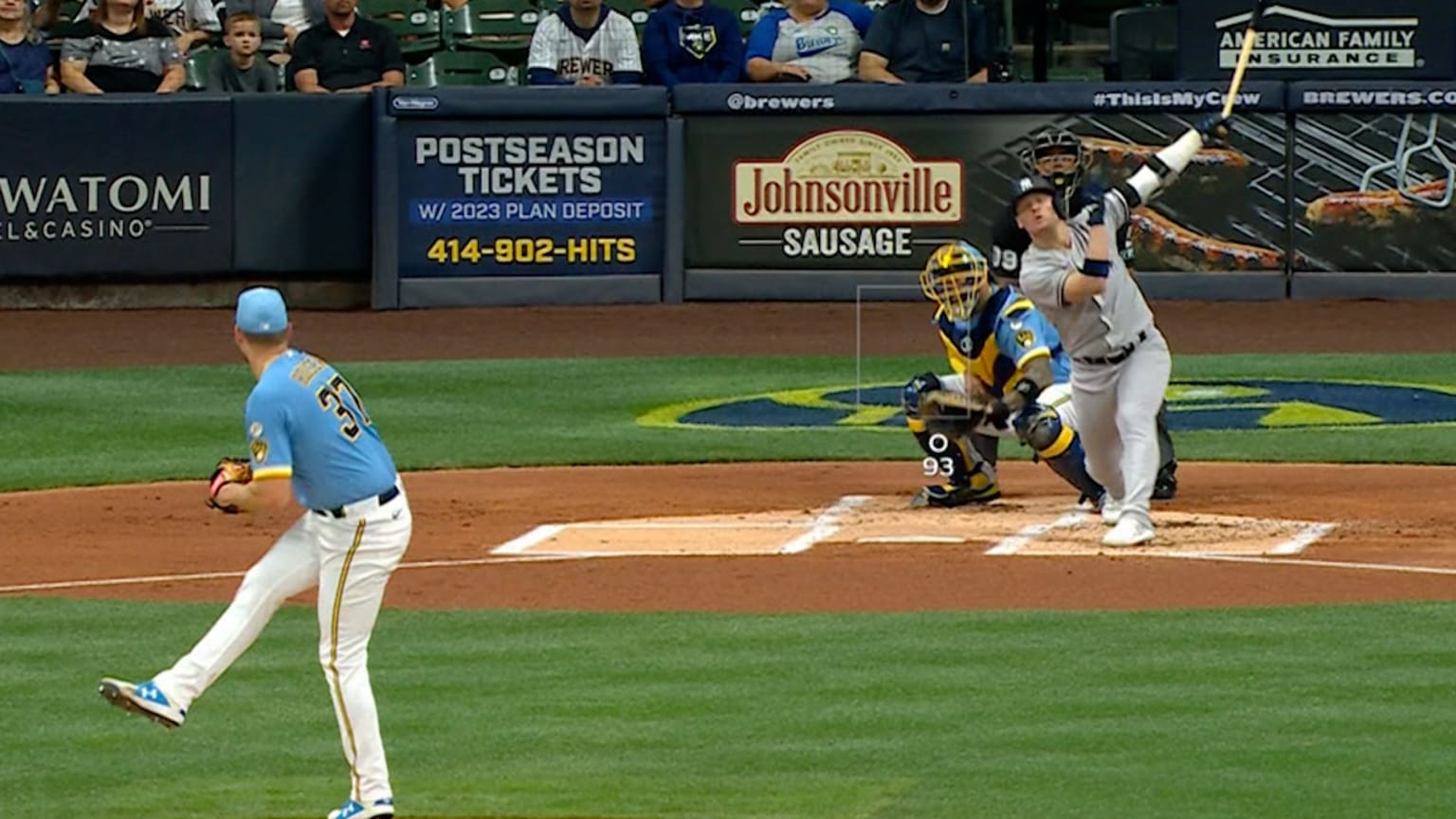 Josh Donaldson provides a sacrifice fly in the 1st | 09/16/2022 | MLB.com
