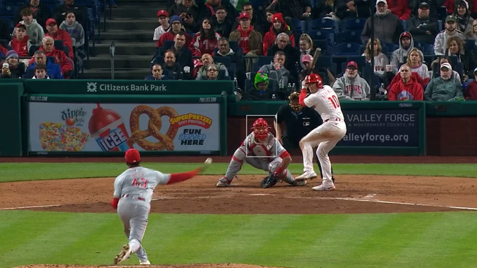 Alexis Díaz shuts the door against the Phillies | 04/01/2024 ...