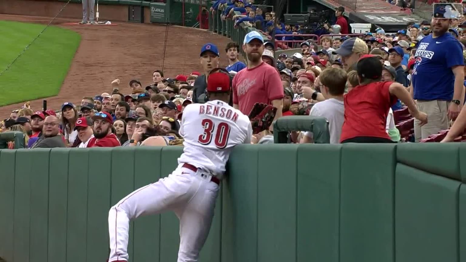 Will Benson makes a leaping catch in foul territory | 04/04/2023 | Cincinnati Reds
