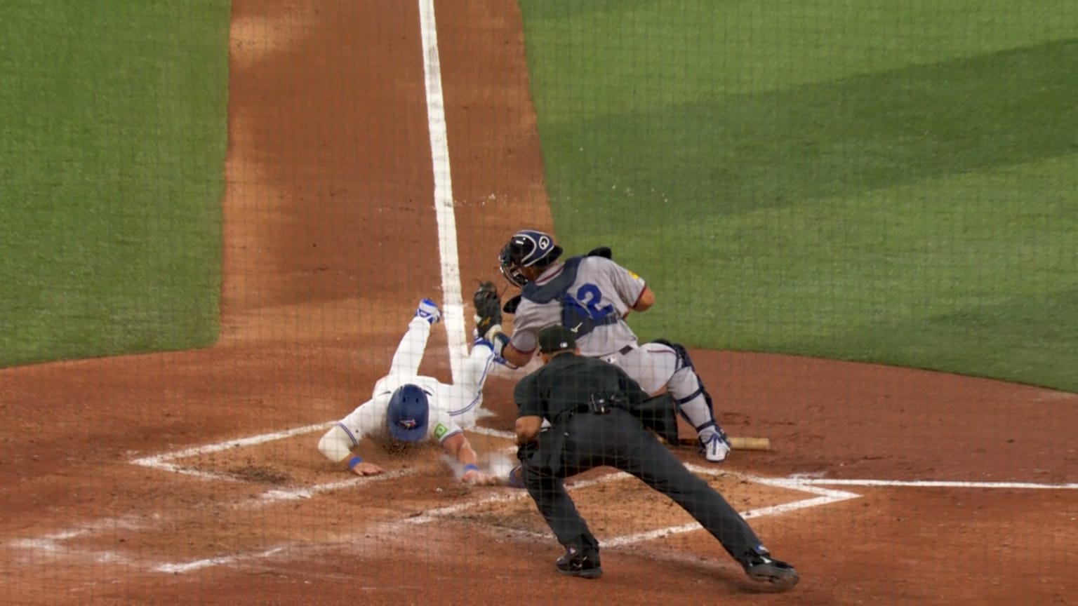 Alan Roden scores on a fielder's choice | 04/15/2025 | Toronto Blue Jays