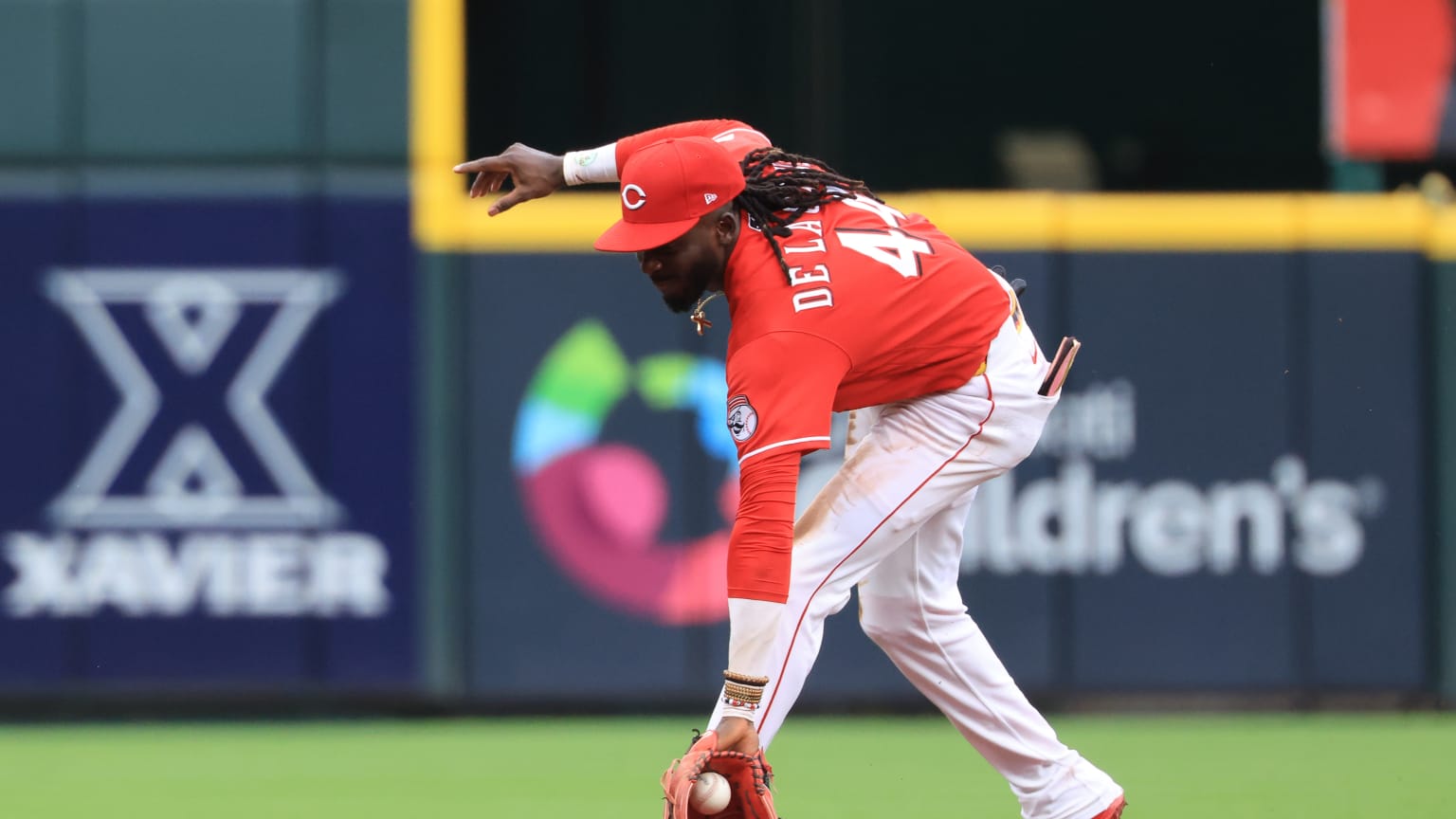 Elly De La Cruz's insane backhand play! | 04/28/2026 | Cincinnati Reds