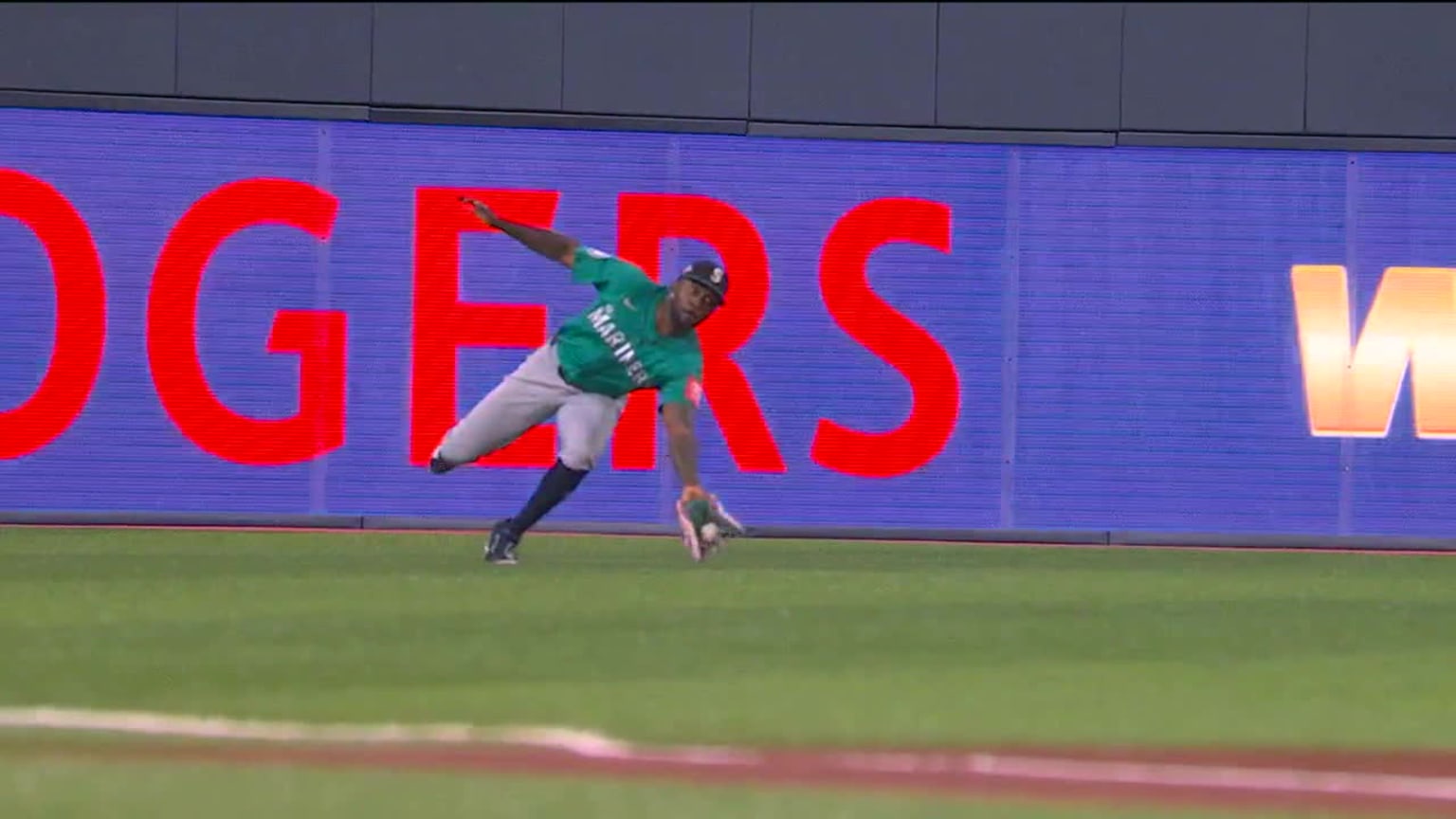 MLB India Call: Randy Arozarena's diving catch | 10/12/2025 | Seattle Mariners