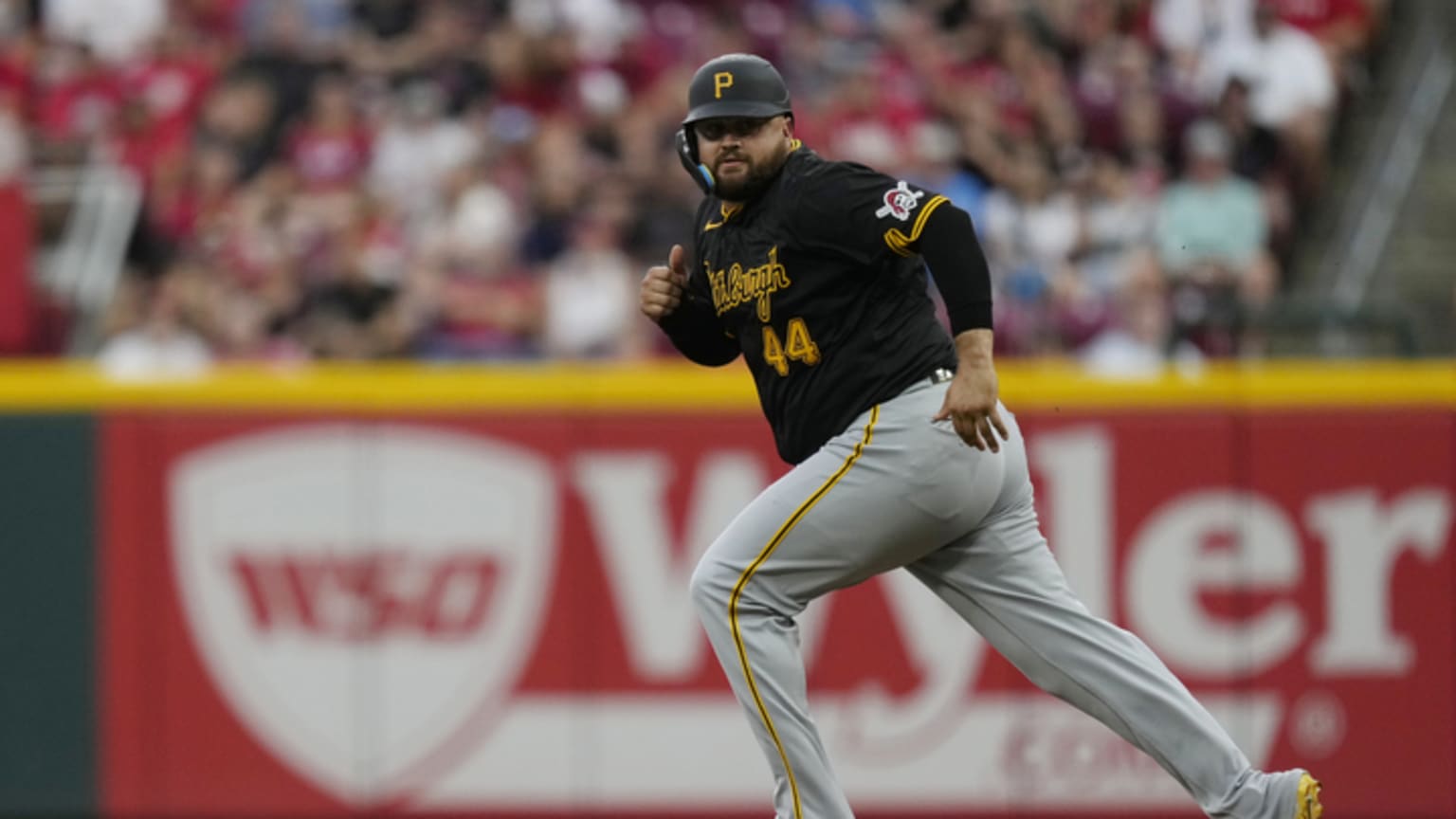 Rowdy Tellez steals second base | 06/25/2024 | Pittsburgh Pirates