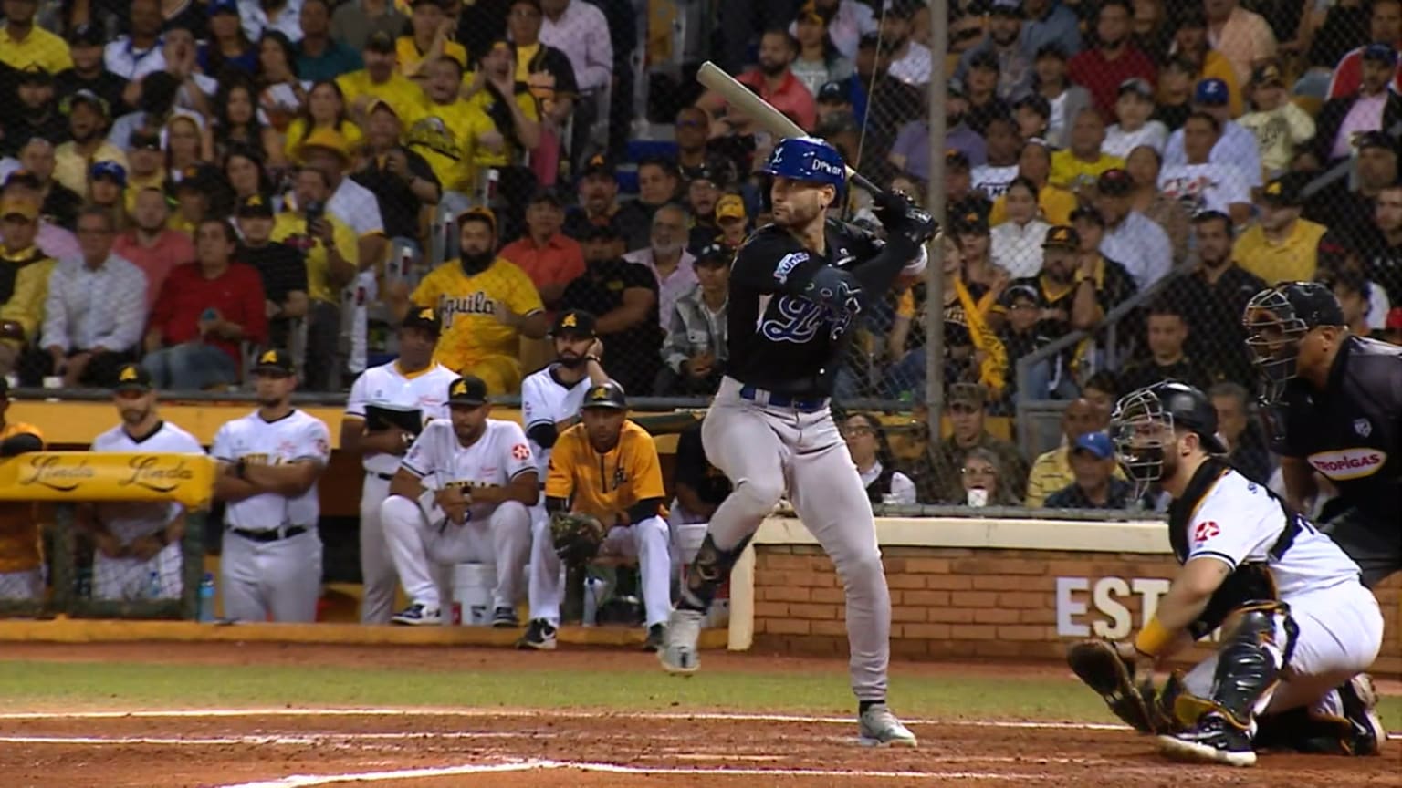Luis Barrera pega 3 hits y remolca 2 ante las Águilas | 05/01/2023 ...