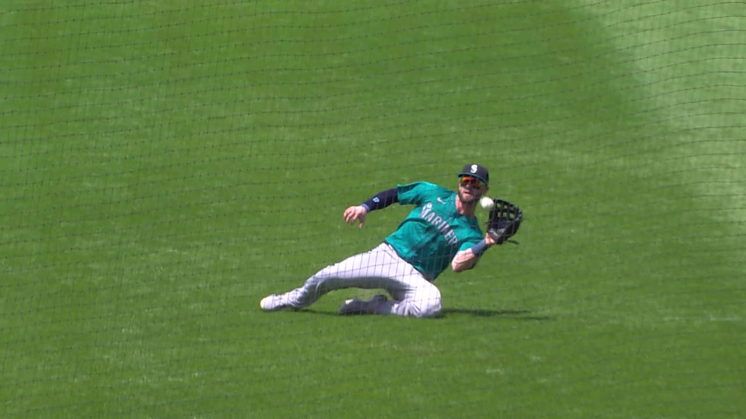 Mitch Haniger's sliding catch | 06/20/2024 | Seattle Mariners